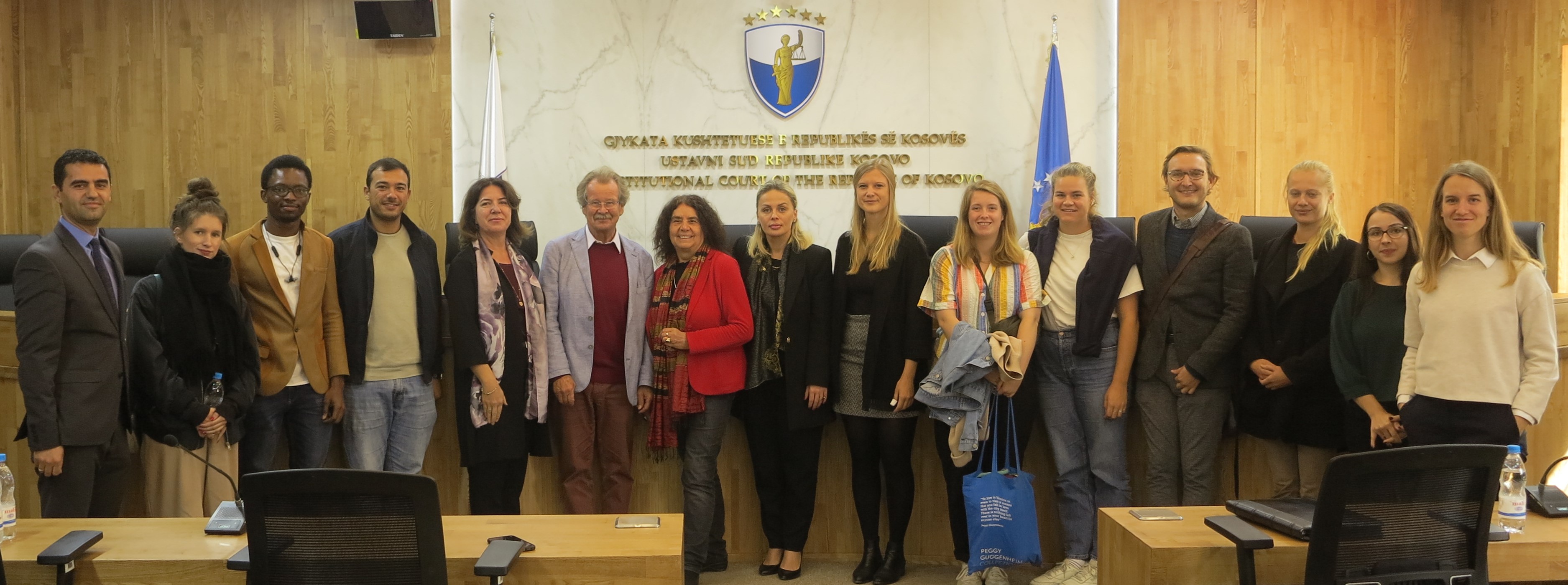 Studentë ndërkombëtarë të të drejtave të njeriut vizituan Gjykatën ...