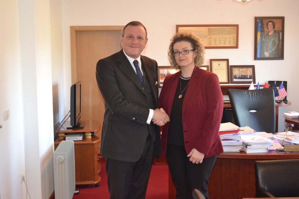 Foto_nga_takimi_i_kryetares_Arta_Rama_Hajrizi_me_ambasadorin_e_Italise ...